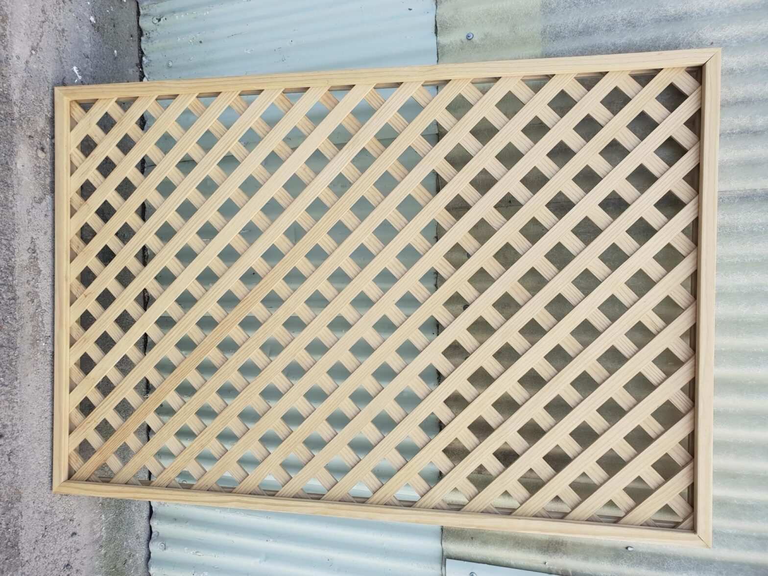 Trellis Diagonal Framed 1800W X 1200H New | Musgroves Ltd